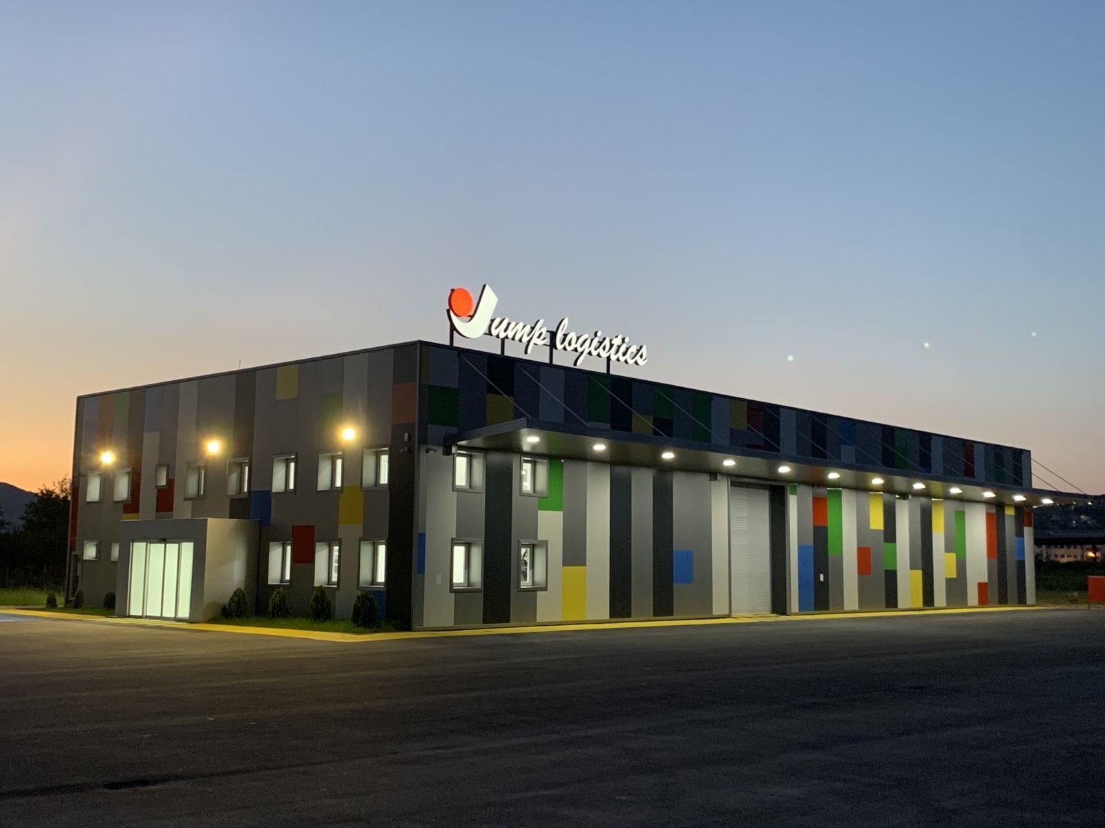 Izrada i montaža reklame “Jump logistics” – Neon – Heart