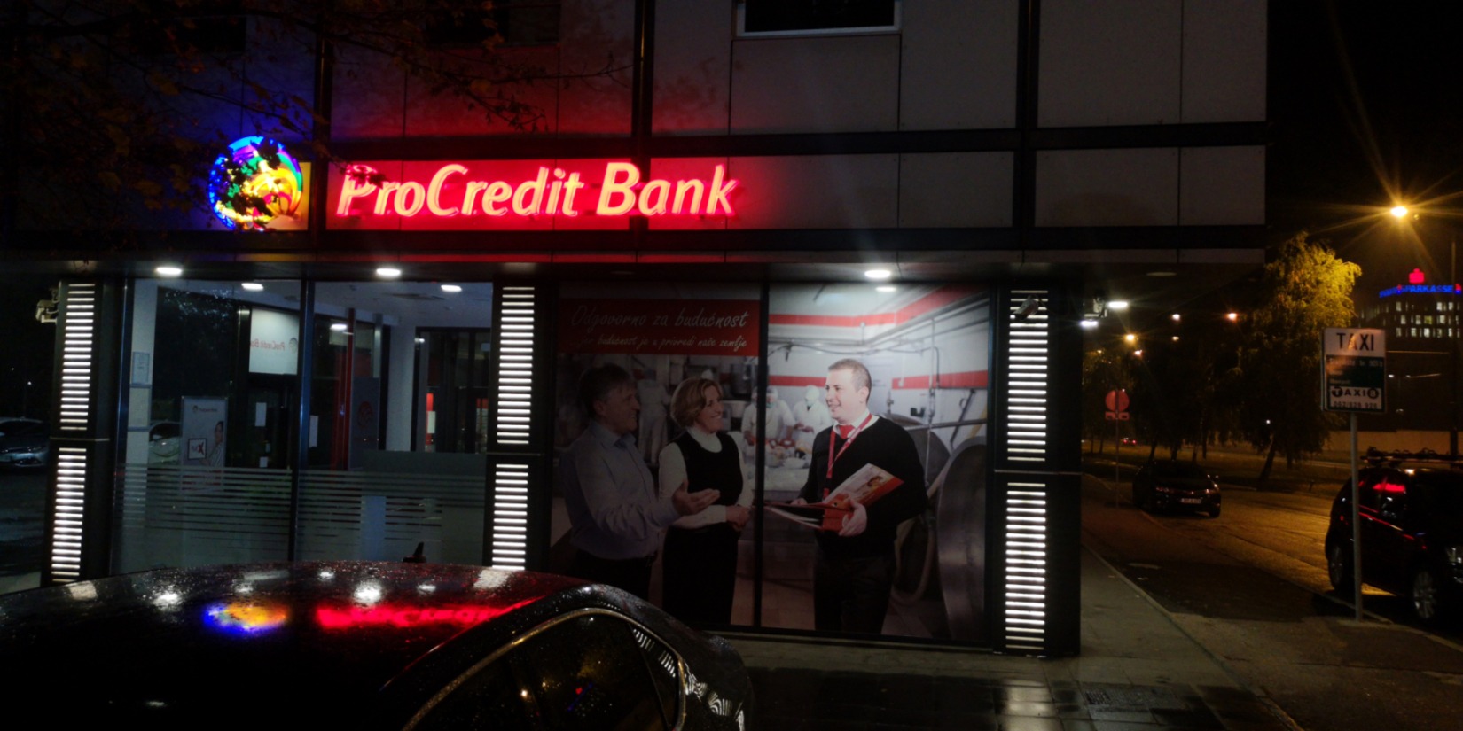 Izrada i montaža reklame “ProCredit Bank” – Neon – Heart